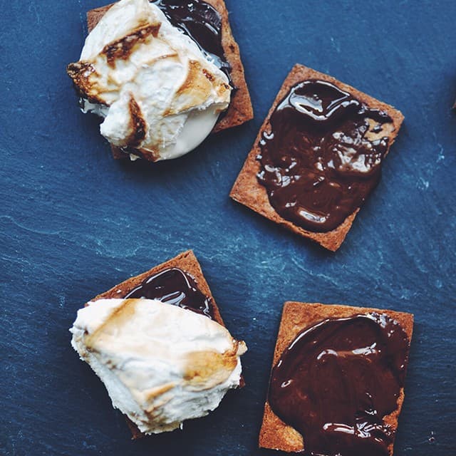 How to Make Indoor S'Mores in Your Oven!
